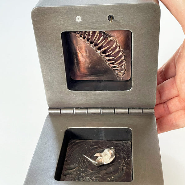 Resist, music box - CG Sculpture and Jewelry